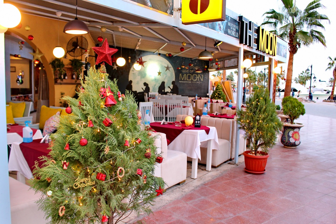 The Moon Restaurant & Bar - Marina, Hurghada, Egypt: A Fusion of ...